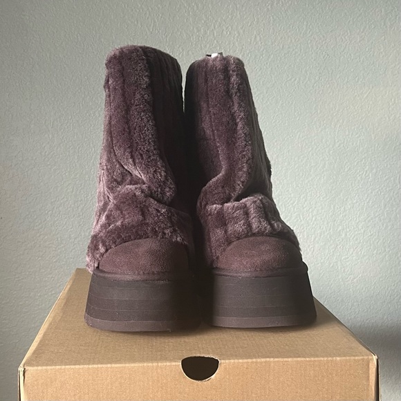 UGG | Shoes | Ugg Classic Short Sherpa Corduroy Platform Boot Nib 5us Churro Uggs In Lodge ...